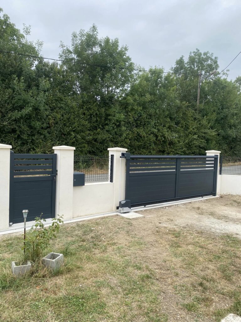 PORTAILS & PORTILLONS : NOS MODÈLES FRANÇAIS ALU ET PVC